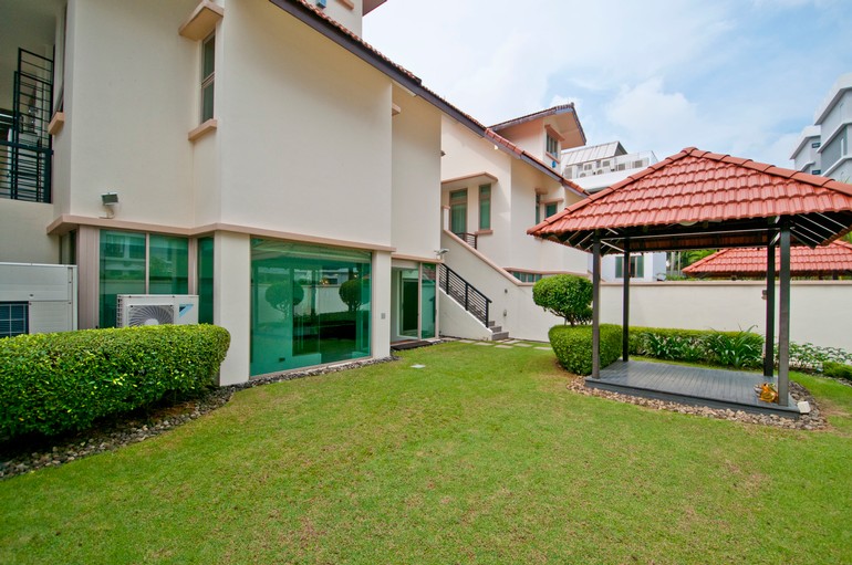 Landed Property for Sale - Chiltern Drive Bungalow (Braddel Heights)